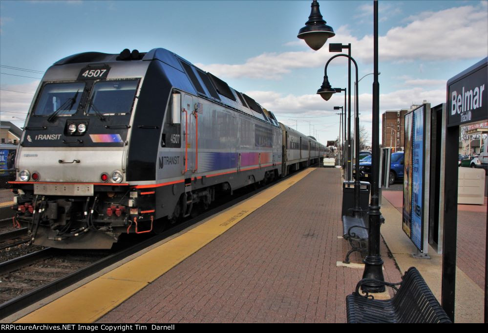 NJT 4507 heads north